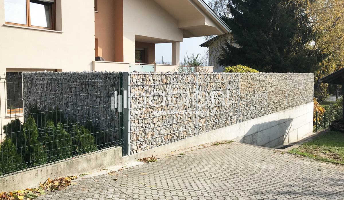 Ozka kamnita ograja